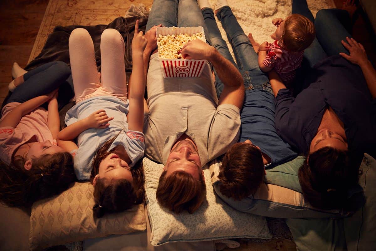 7 Ultimate Indoor DIY Movie Night Ideas for Your Family