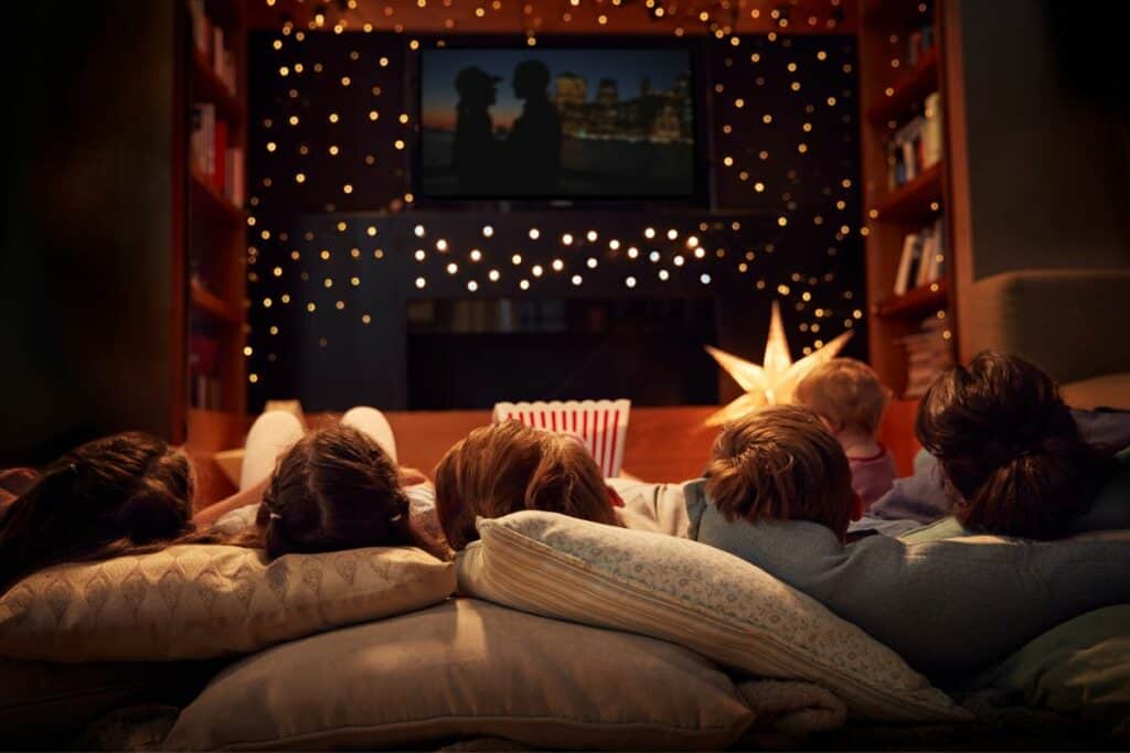 7 Ultimate Indoor DIY Movie Night Ideas for Your Family